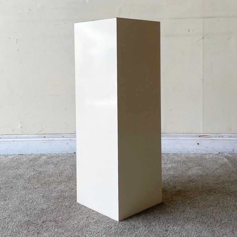 Postmodern Cream Lacquer Laminate Pedestal For Sale at 1stDibs