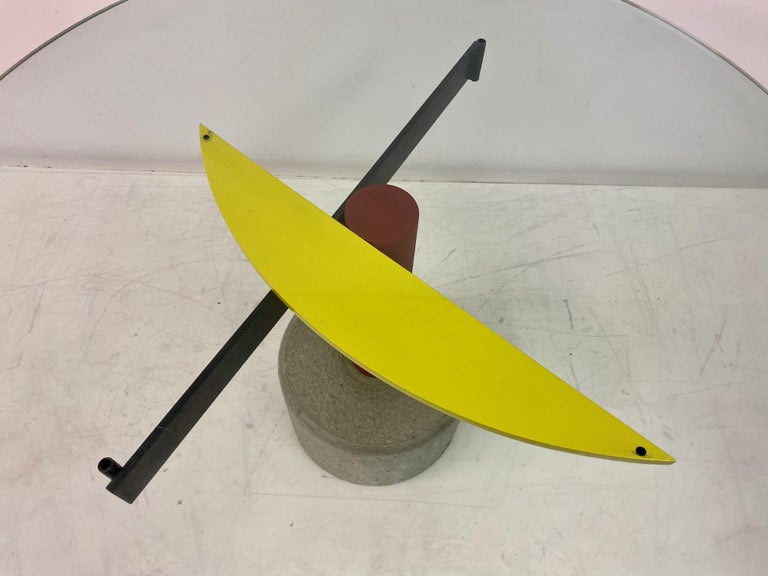 Postmodern Memphis Style Dining or Centre Table For Sale at 1stDibs