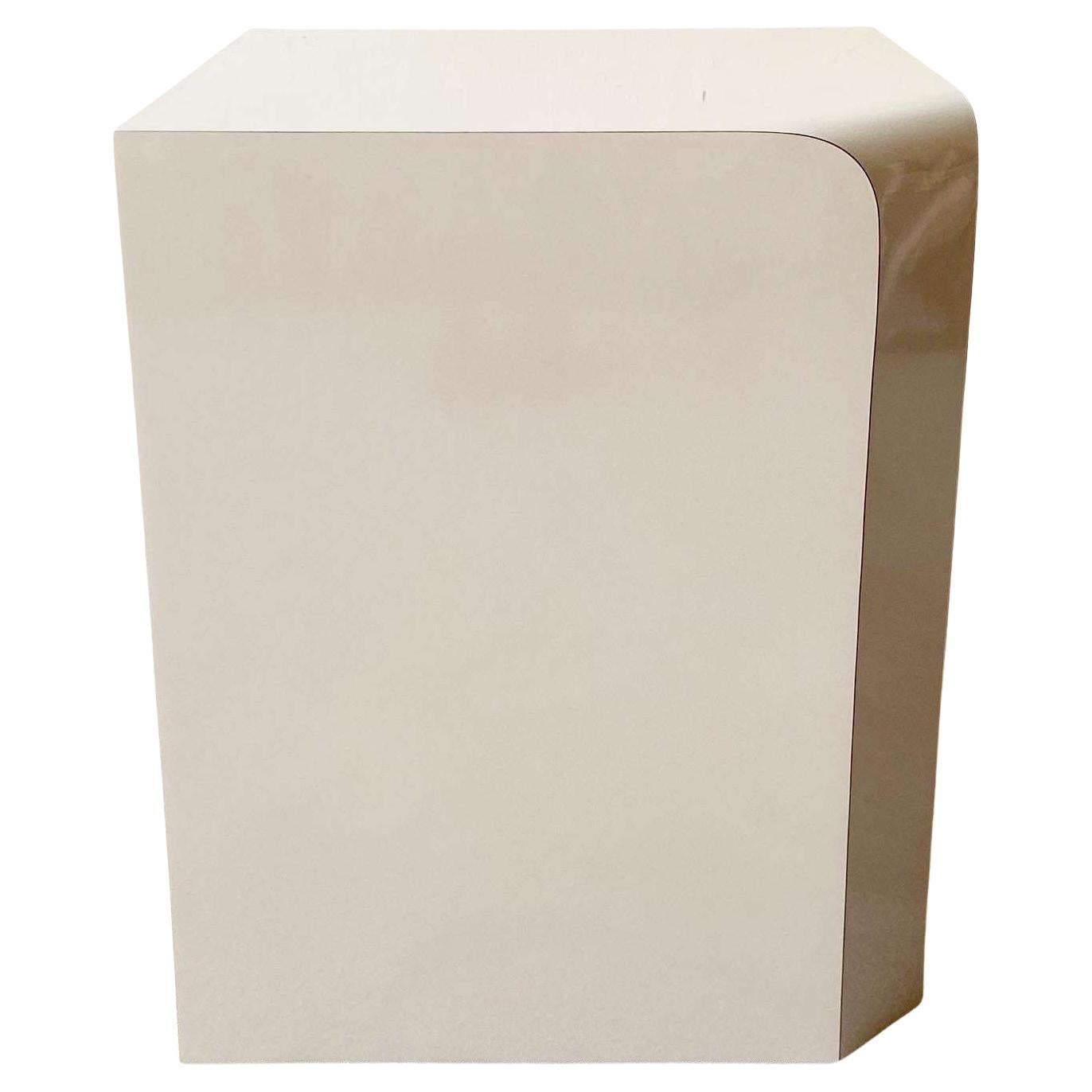 Postmodern Cream Lacquer Laminate Side Table For Sale at 1stDibs