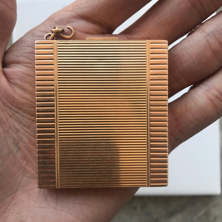Powder Compact, Makeup Case, Solid 14 Karat Yellow Gold For Sale at 1stDibs