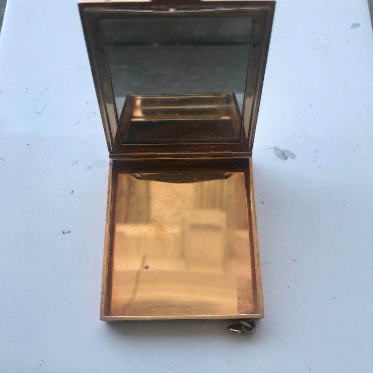 Powder Compact, Makeup Case, Solid 14 Karat Yellow Gold For Sale at 1stDibs