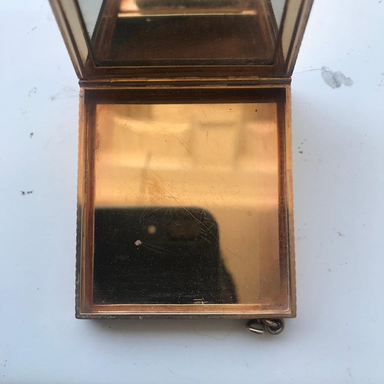 Powder Compact, Makeup Case, Solid 14 Karat Yellow Gold For Sale at 1stDibs
