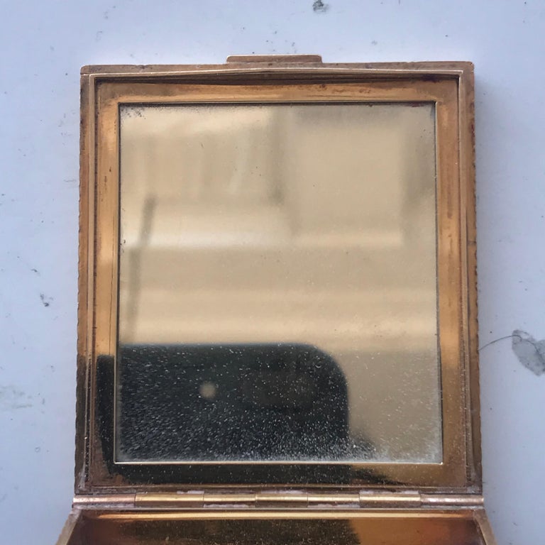 Powder Compact, Makeup Case, Solid 14 Karat Yellow Gold For Sale at 1stDibs