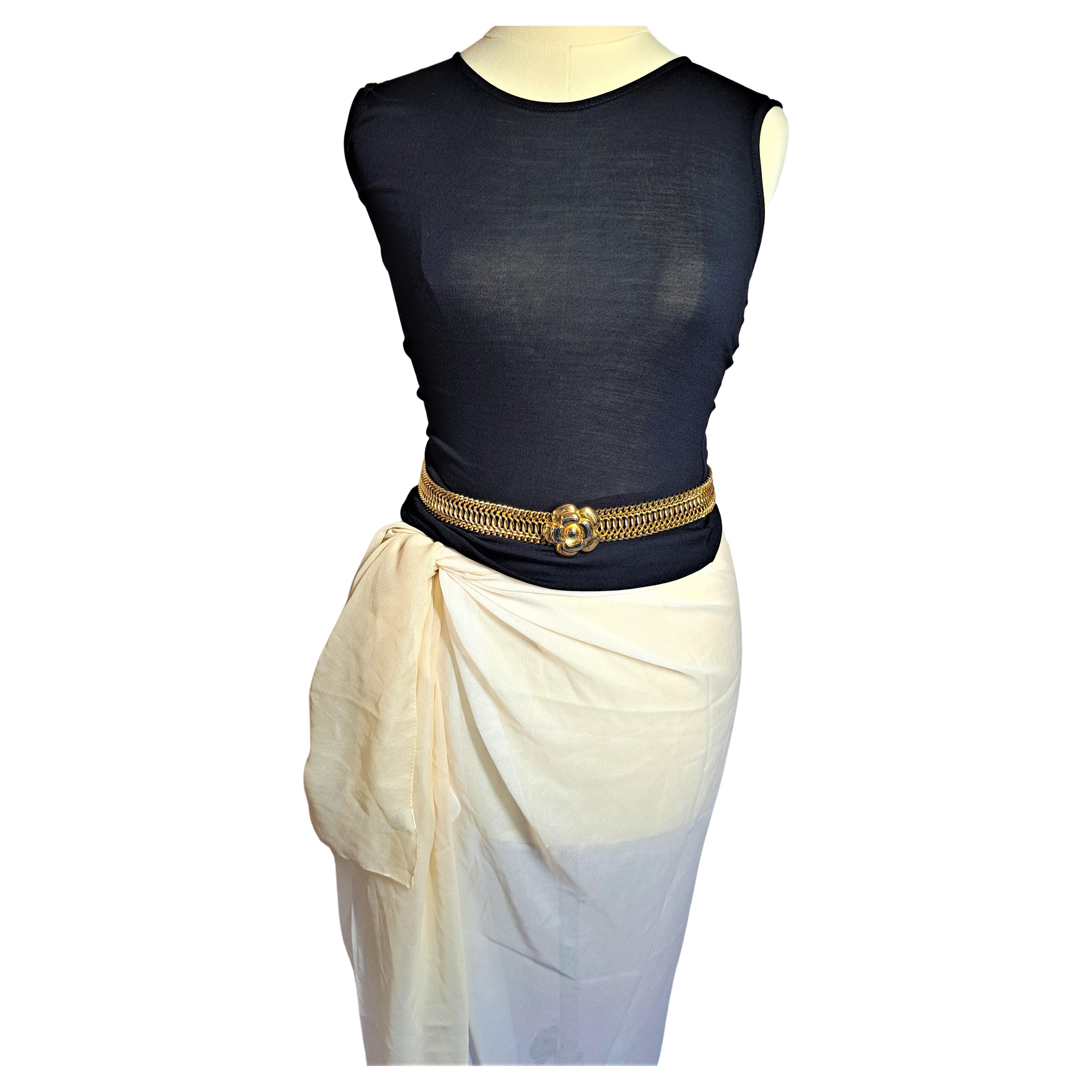 Pre-loved Chanel golden belt with Camellia For Sale at 1stDibs