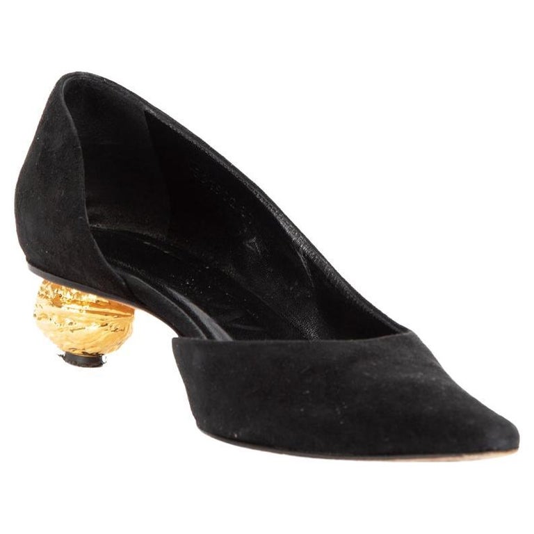 Pre-Loved Loewe Women's Black Suede Walnut Kitten Heels For Sale at 1stDibs