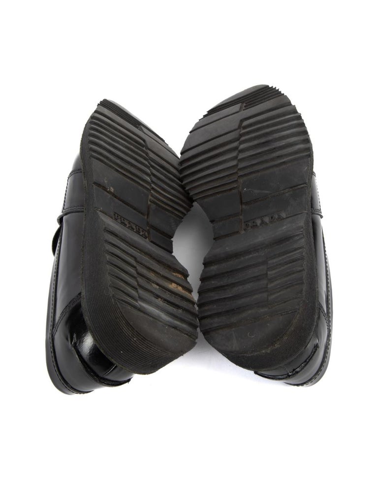 Pre-Loved Prada Women's Black Leather Dress Shoes For Sale at 1stDibs