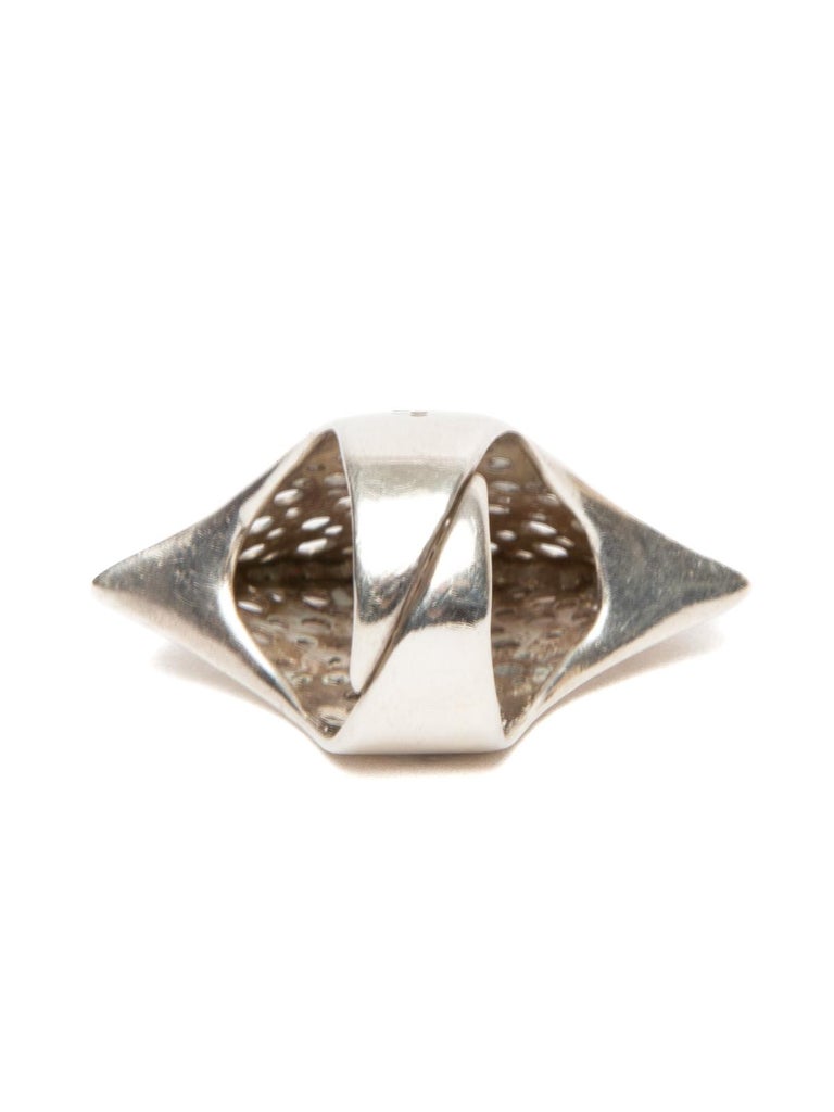 Pre-Loved Unbranded Women's Perforated Ring Silver For Sale at 1stDibs