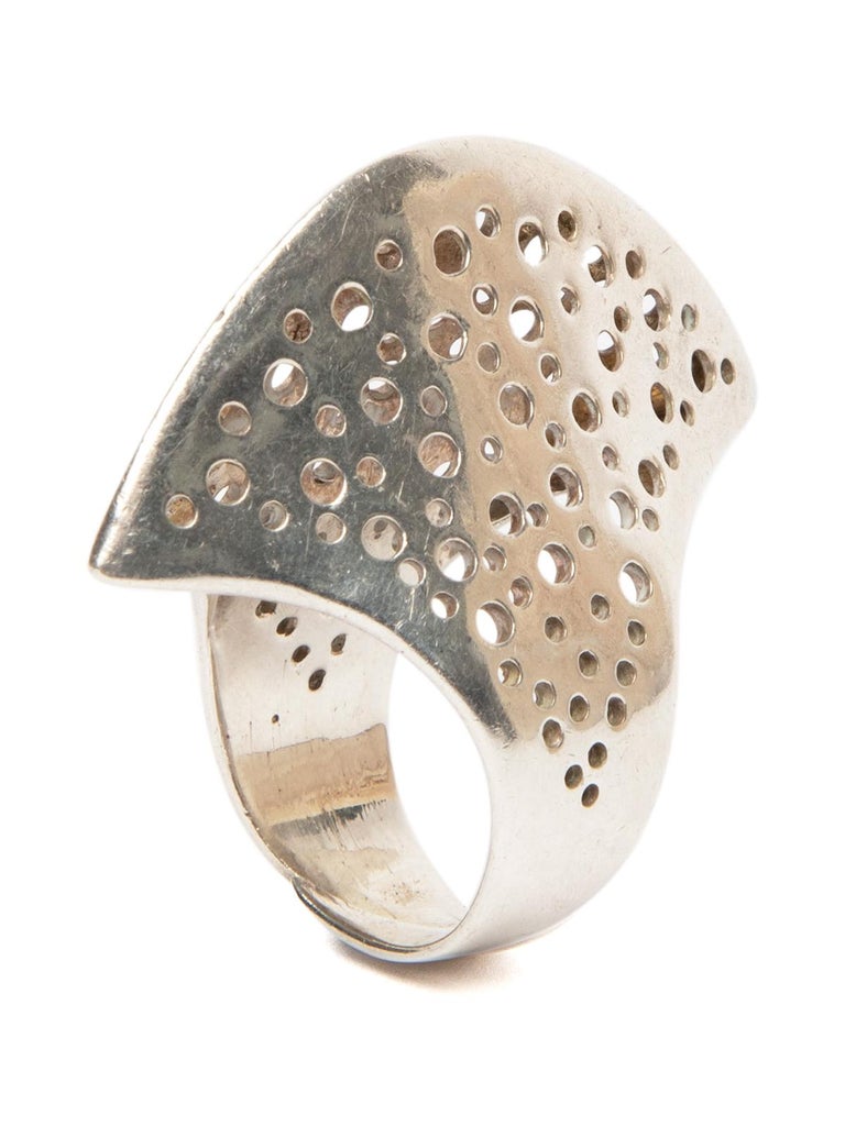 Pre-Loved Unbranded Women's Perforated Ring Silver For Sale at 1stDibs