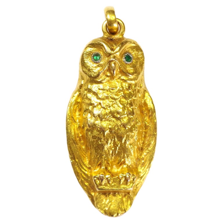 Pre-Owned Owl Pendant in 18k Solid Gold, Animal Totem For Sale at 1stDibs