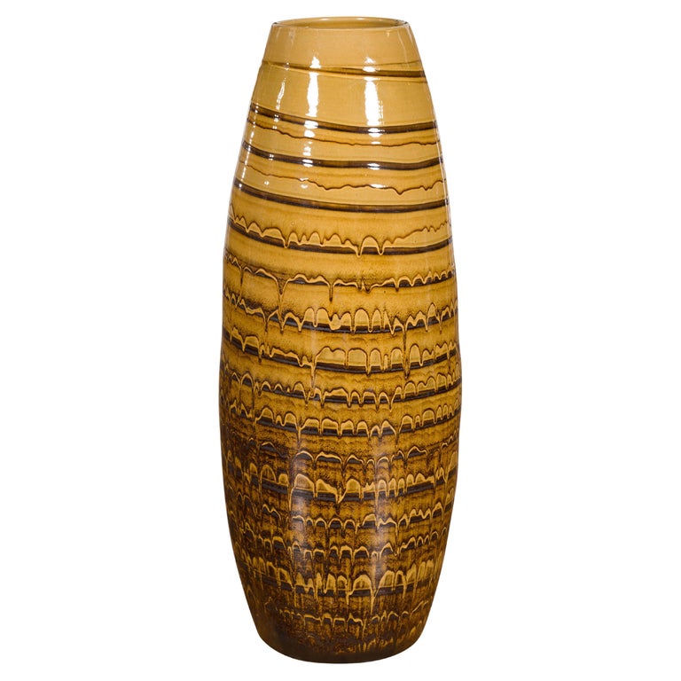Vase en céramique jaune et marron de la collection Prem d'artisan ...