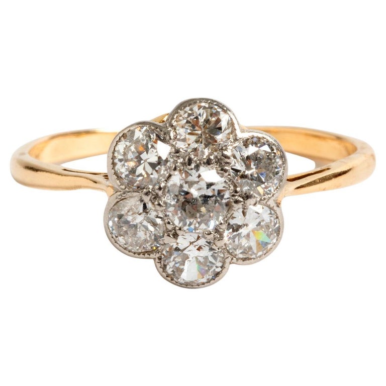Pretty 18 Carat Yellow Gold Daisy Diamond Ring For Sale at 1stDibs