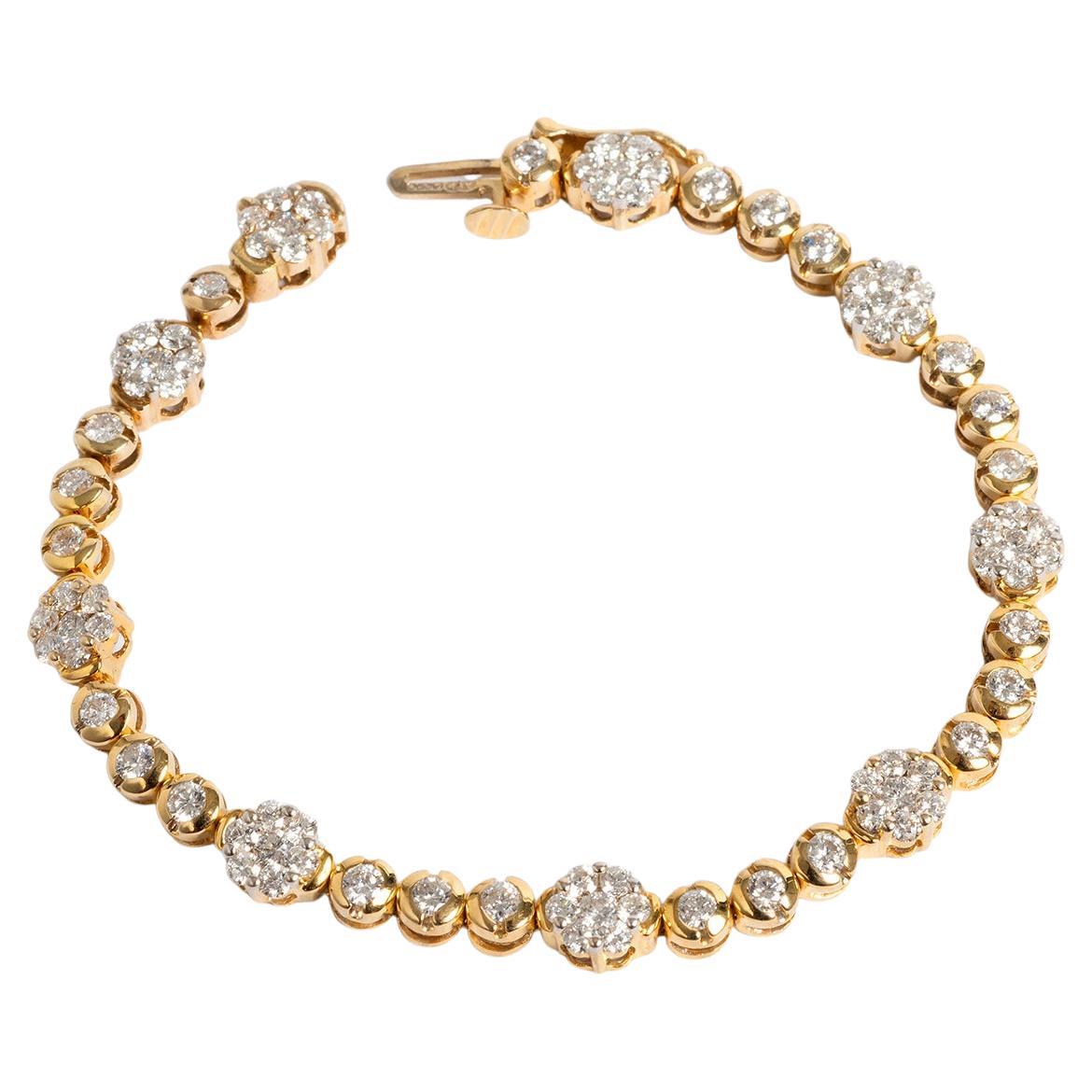 Pretty 18 Carat Yellow Gold Daisy Diamond Ring For Sale at 1stDibs