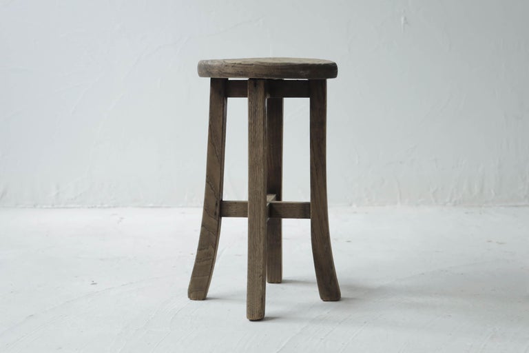 Primitive japanische Holzhocker, Wabi-Sabi-Hocker im Angebot bei 1stDibs