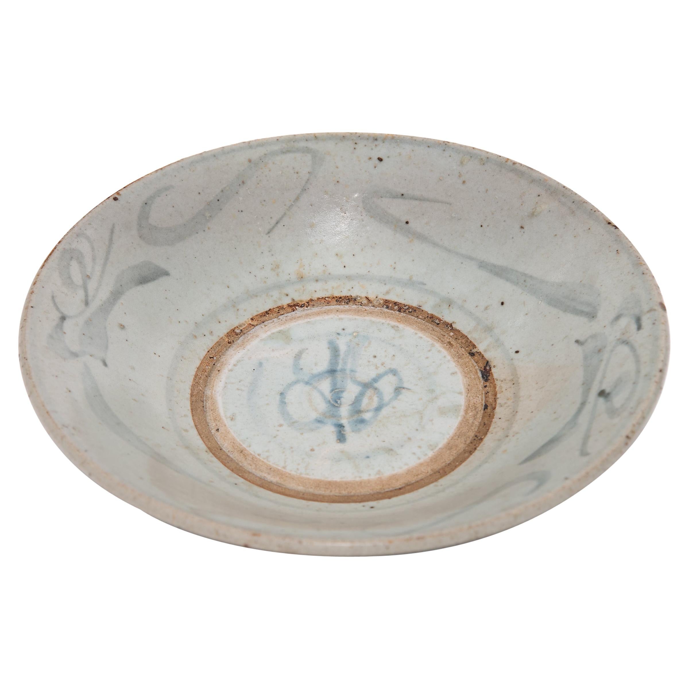 Blue and White Ceramic Chinese Pot with Lid For Sale at 1stDibs