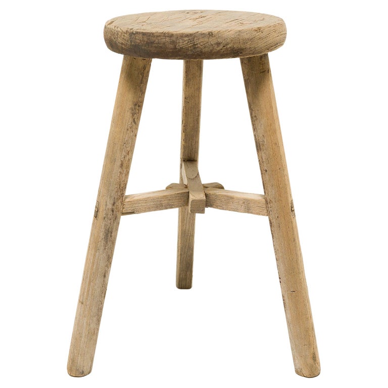 Tabouret provincial chinois à trois pieds ronds, vers 1900 En vente sur ...