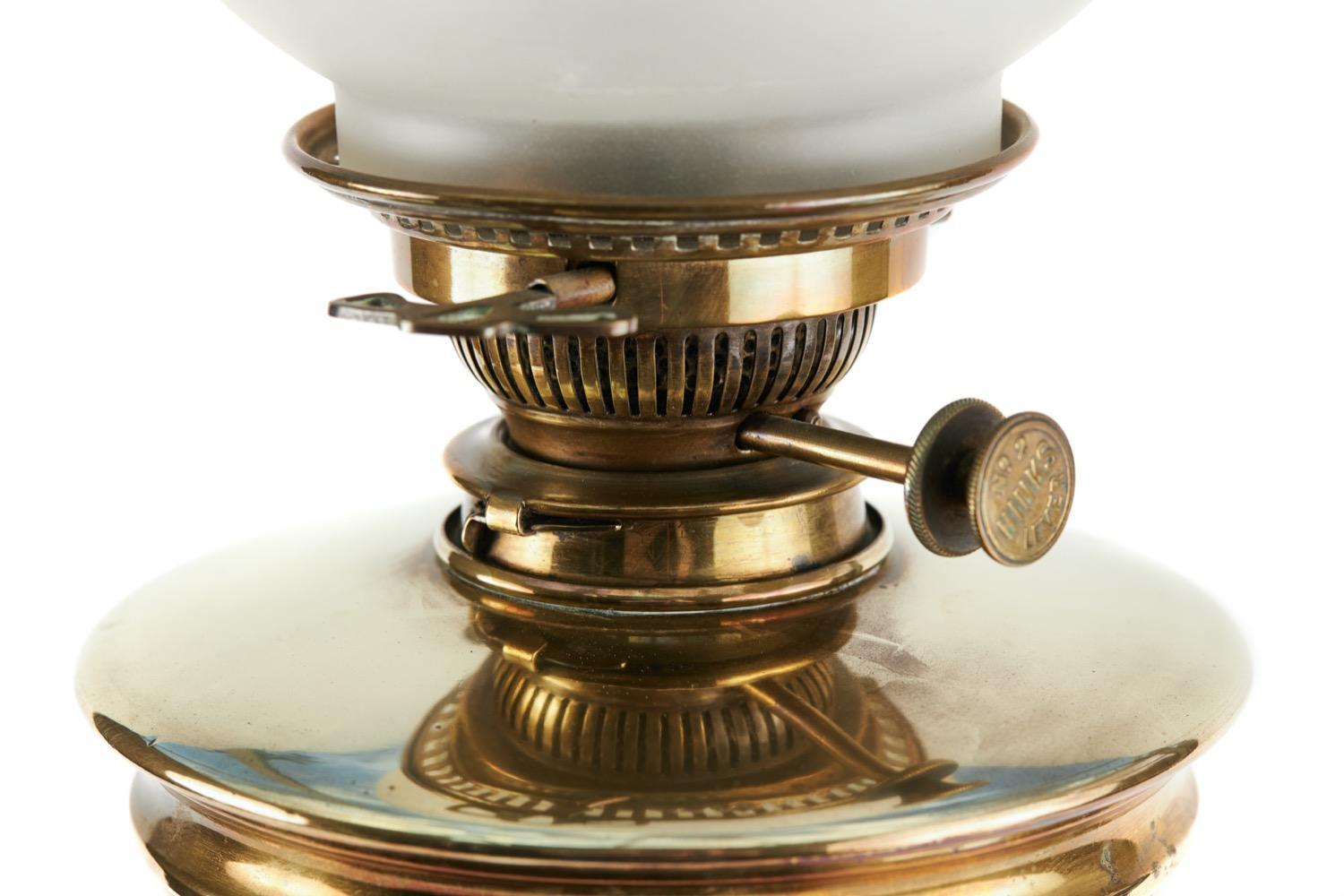 Quality Victorian Antique Brass Oil Lamp For Sale at 1stDibs
