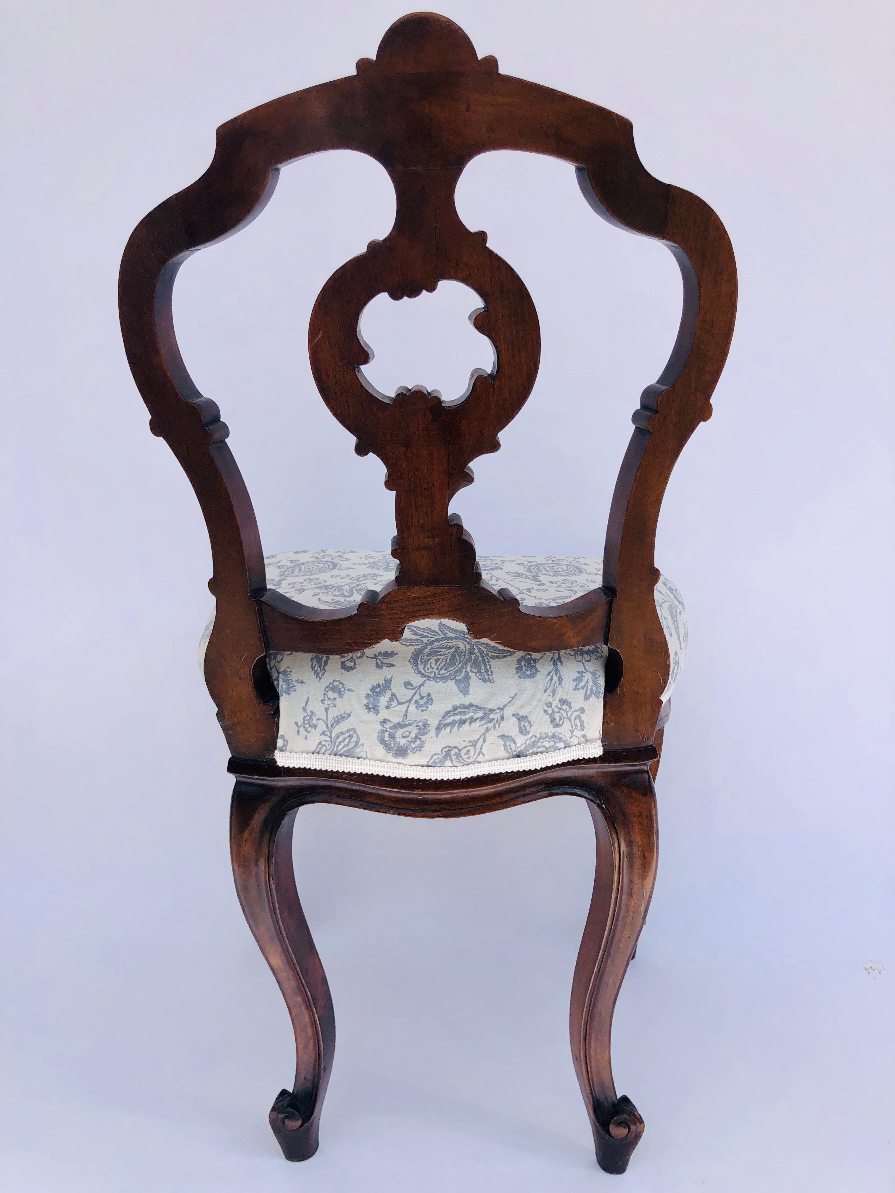 Quality Victorian Antique Carved Walnut Side/Desk Chair For Sale at 1stDibs