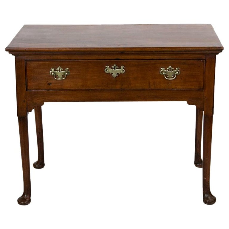 Queen Anne Cherry Side Table For Sale at 1stDibs