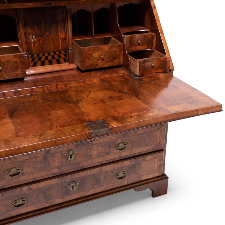 Queen Anne English Burled Walnut Bureau, c. 1730 For Sale at 1stDibs
