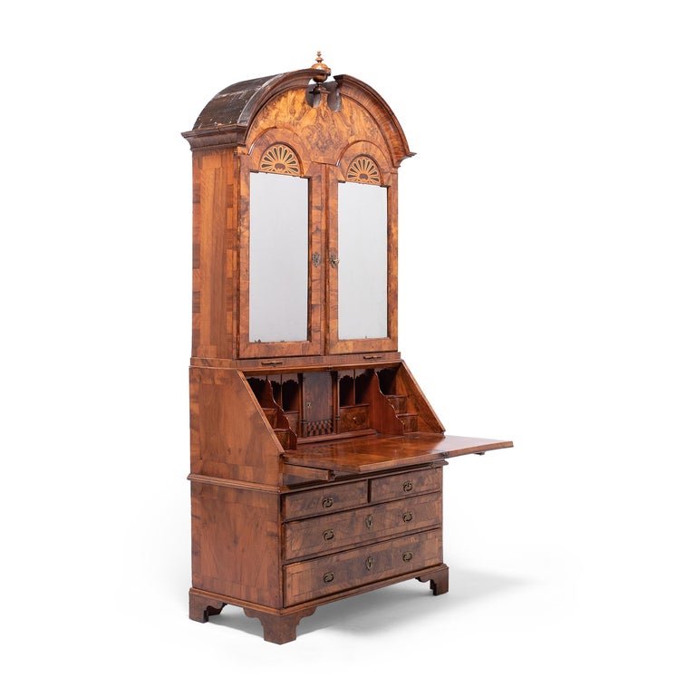 Queen Anne English Burled Walnut Bureau, c. 1730 For Sale at 1stDibs