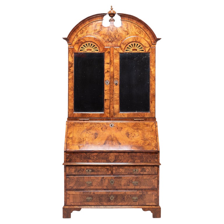 Queen Anne English Burled Walnut Bureau, c. 1730 For Sale at 1stDibs
