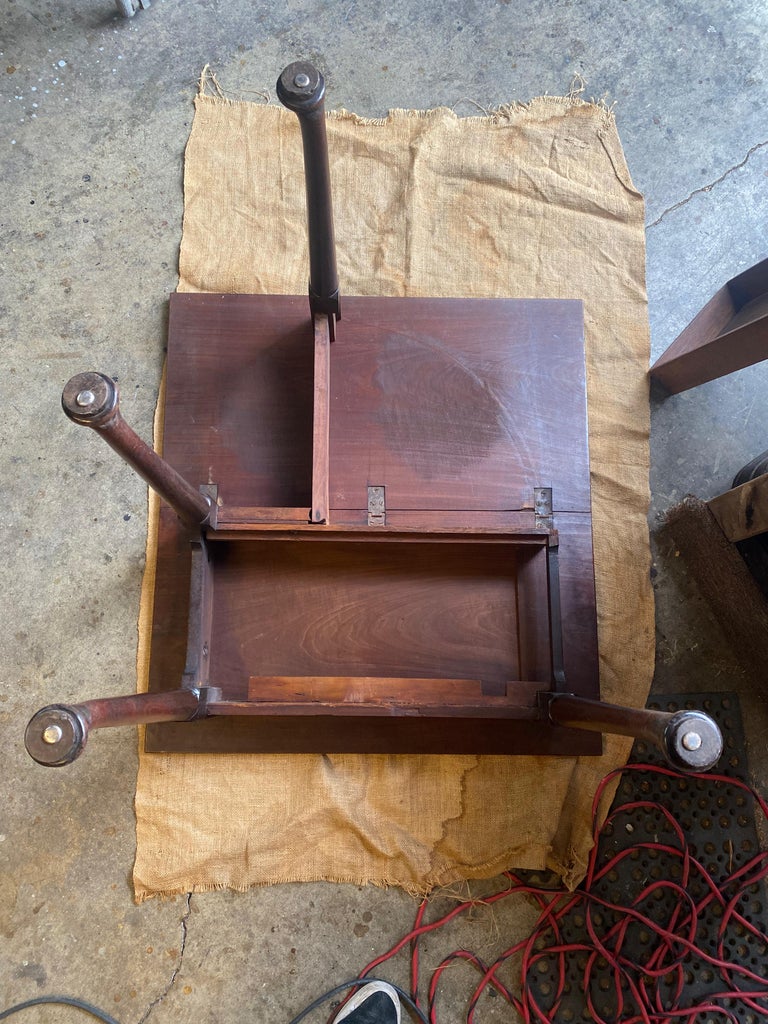 Queen Anne Singular Drop-Leaf Table with Single Drawer For Sale at 1stDibs