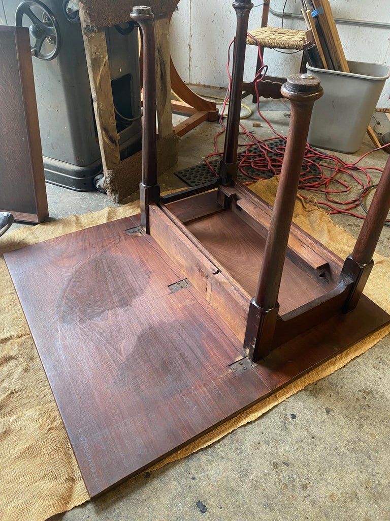 Queen Anne Singular Drop-Leaf Table with Single Drawer For Sale at 1stDibs