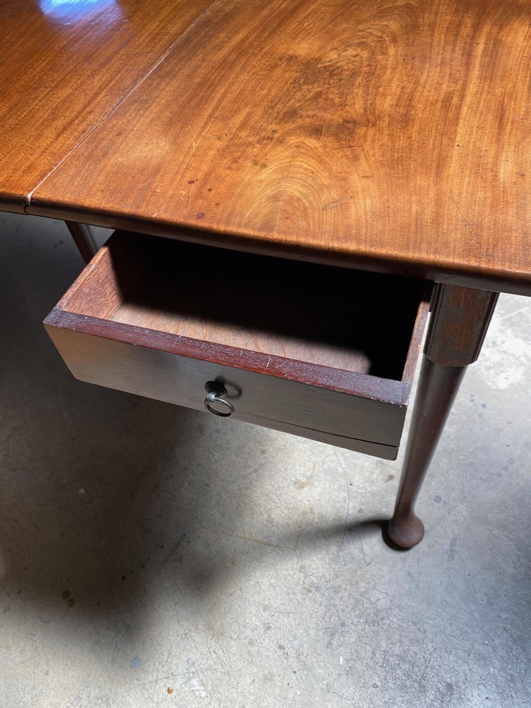 Queen Anne Singular Drop-Leaf Table with Single Drawer For Sale at 1stDibs