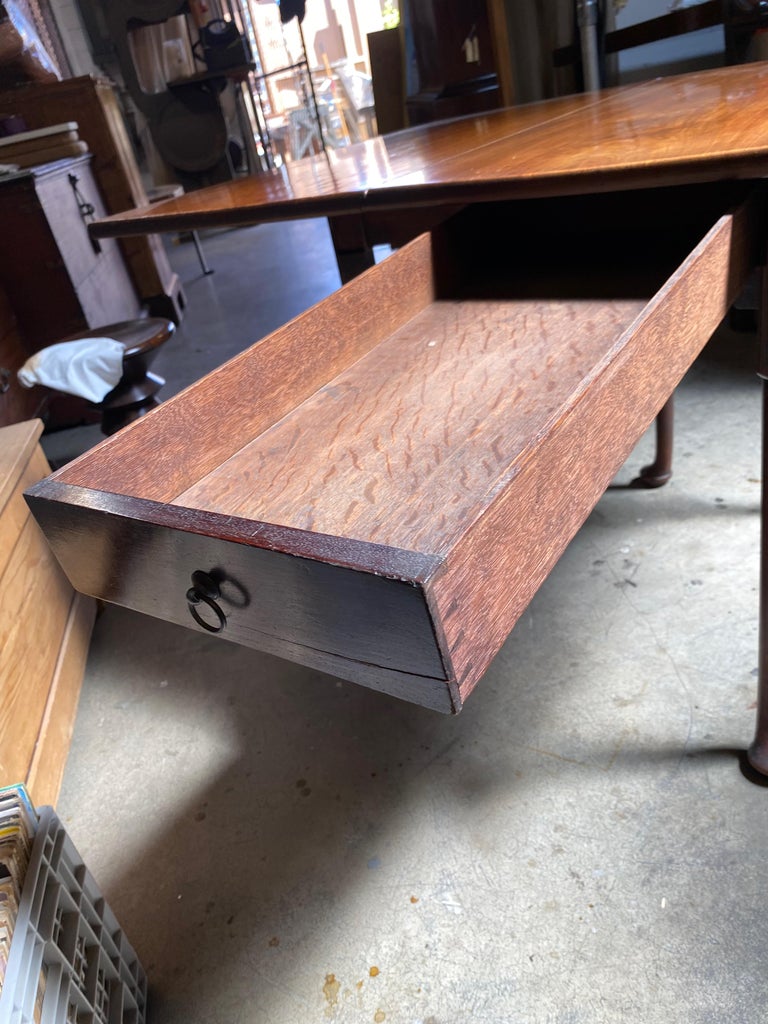 Queen Anne Singular Drop-Leaf Table with Single Drawer For Sale at 1stDibs