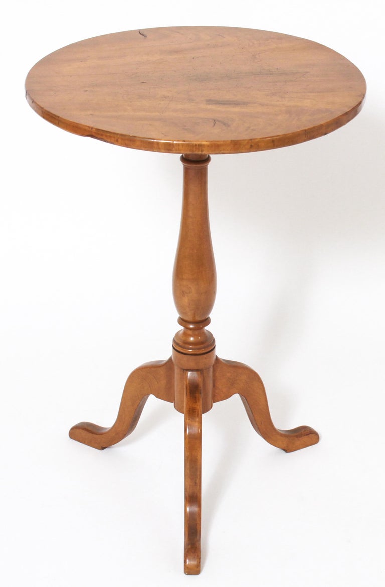 Queen Anne Style Tea Table with Round Top at 1stDibs