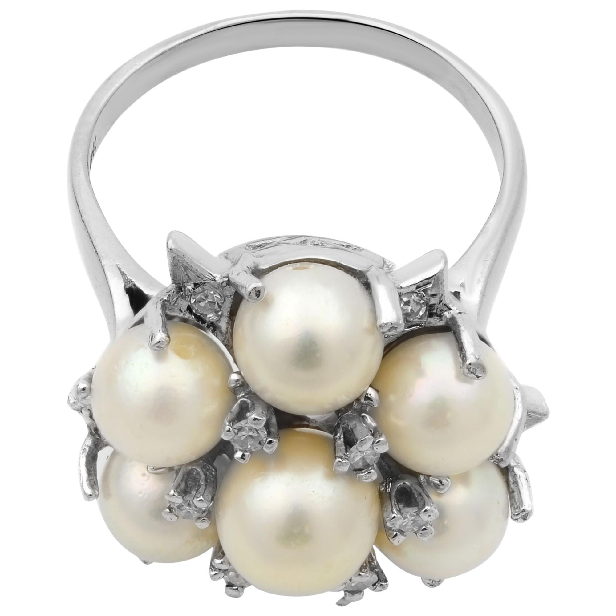 Diamond and White Pearl Gold Ring For Sale at 1stDibs