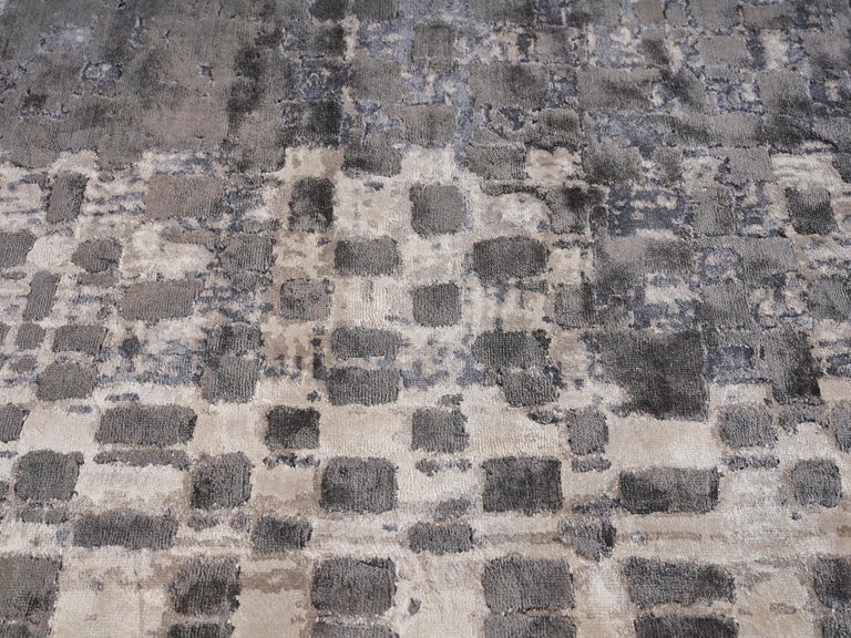 RADIEUX Hand Knotted Contemporary Rug in Rust and Black/White Colours ...