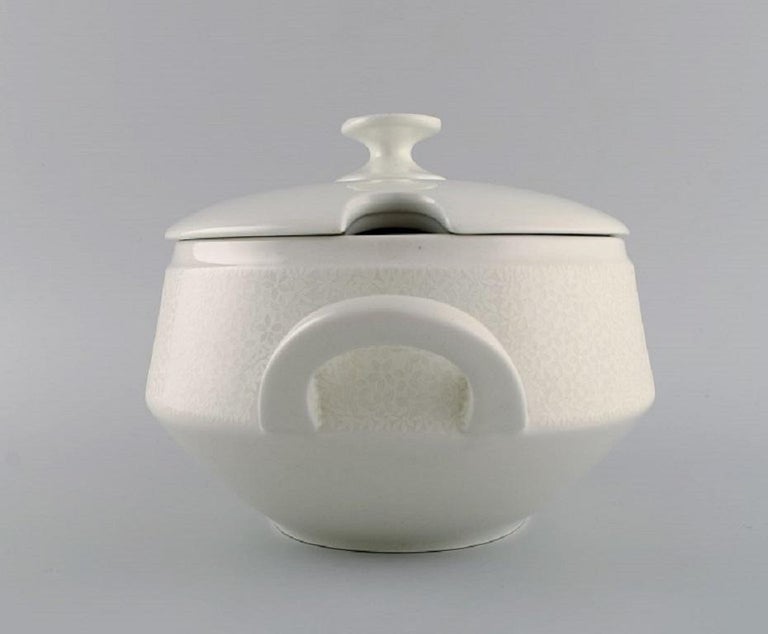 Raija Uosikkinen for Arabia, Pitsi Porcelain Soup Tureen For Sale at ...