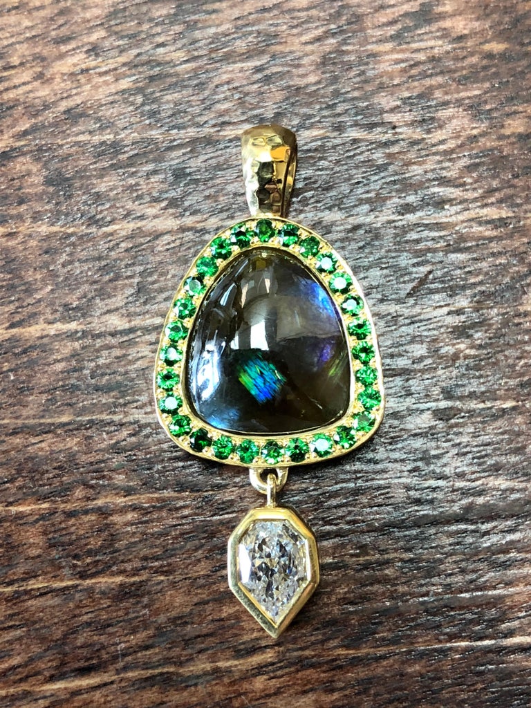 Rainbow garnet and tsavorite necklace in 18 k gold with a GIA empress ...