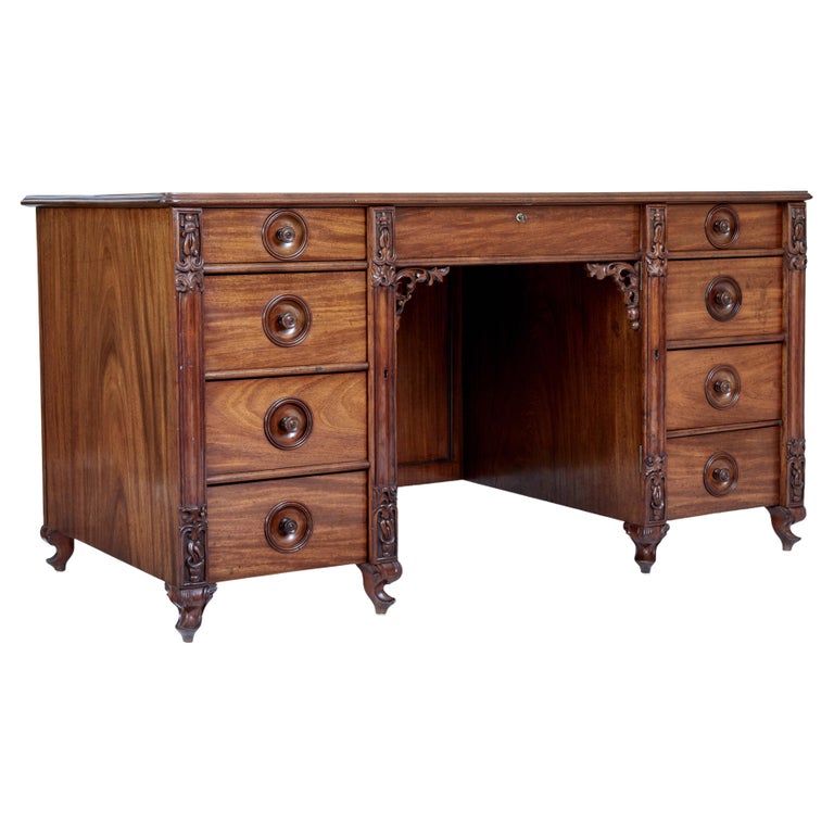 Rare bureau à caissons suédois en acajou sculpté du 19ème siècle En ...