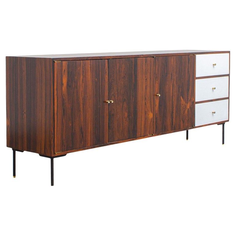 Rare buffet des années 60, bois de rose brésilien du milieu du siècle ...