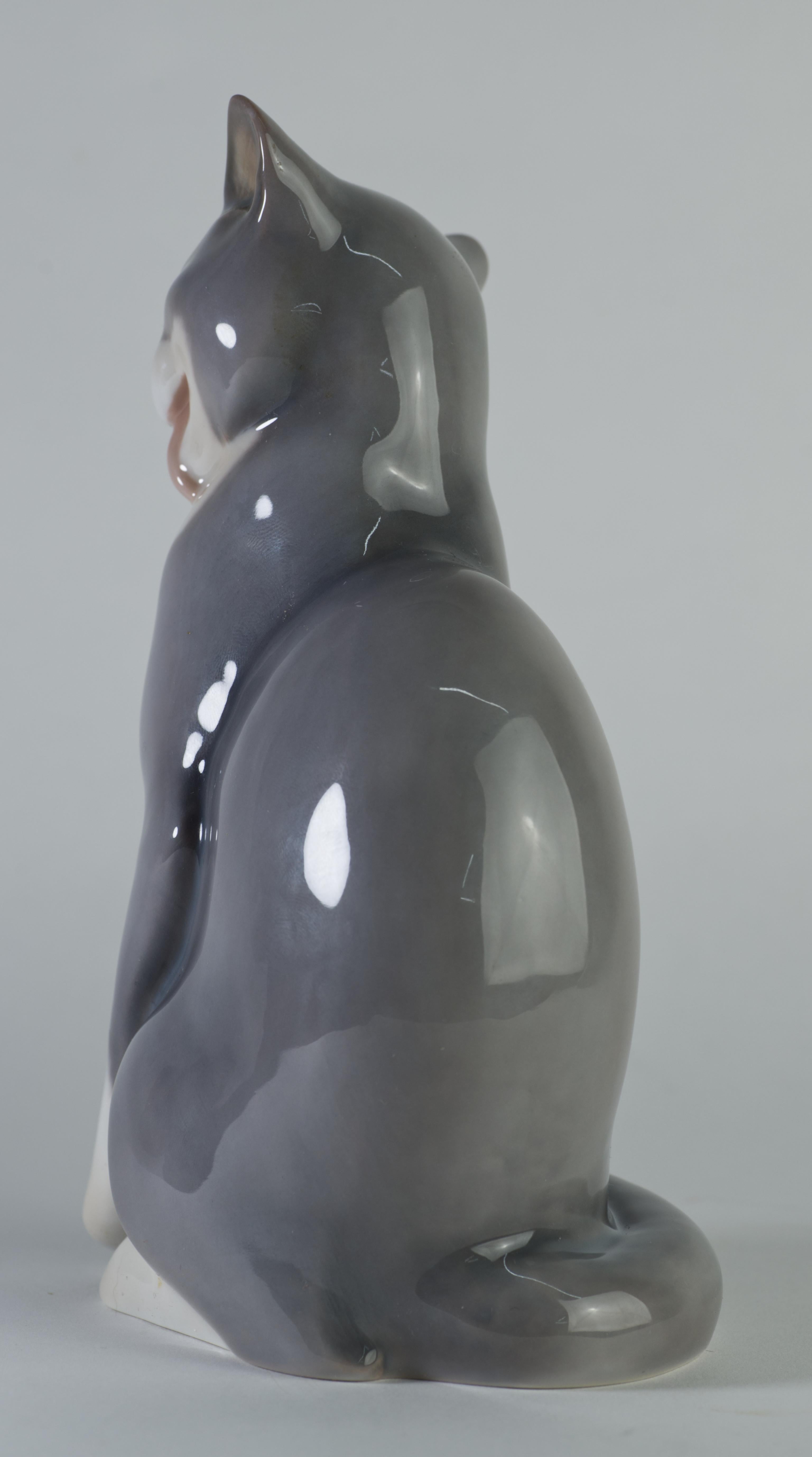 Rare Bing and Grøndahl Porcelain Grooming Sitting Cat Figurine 1950s ...