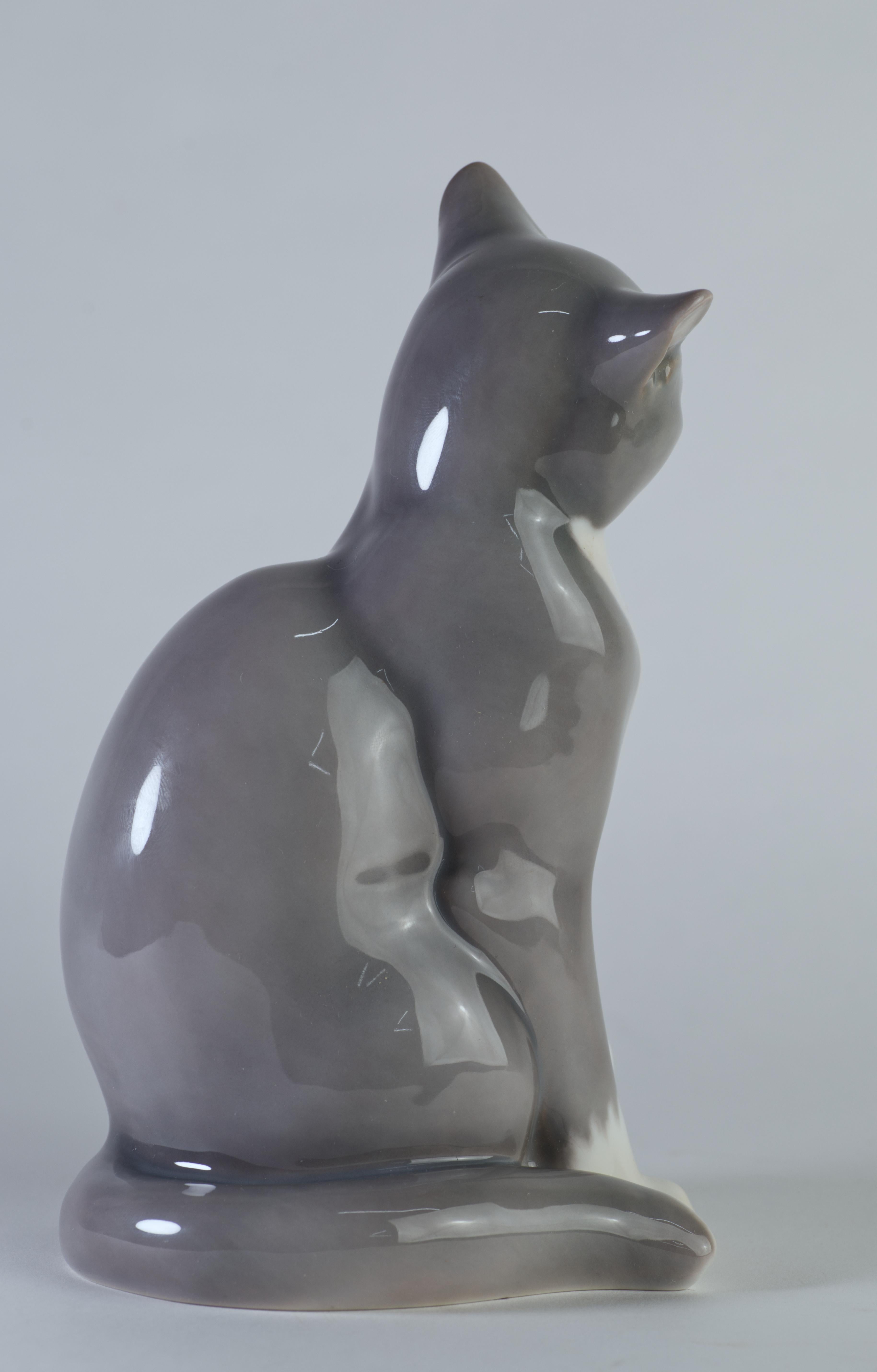 Rare Bing and Grøndahl Porcelain Grooming Sitting Cat Figurine 1950s ...