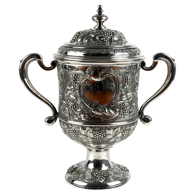 Seltener Brittania Becher mit 2 Henkeln und Deckel aus massivem Silber ...
