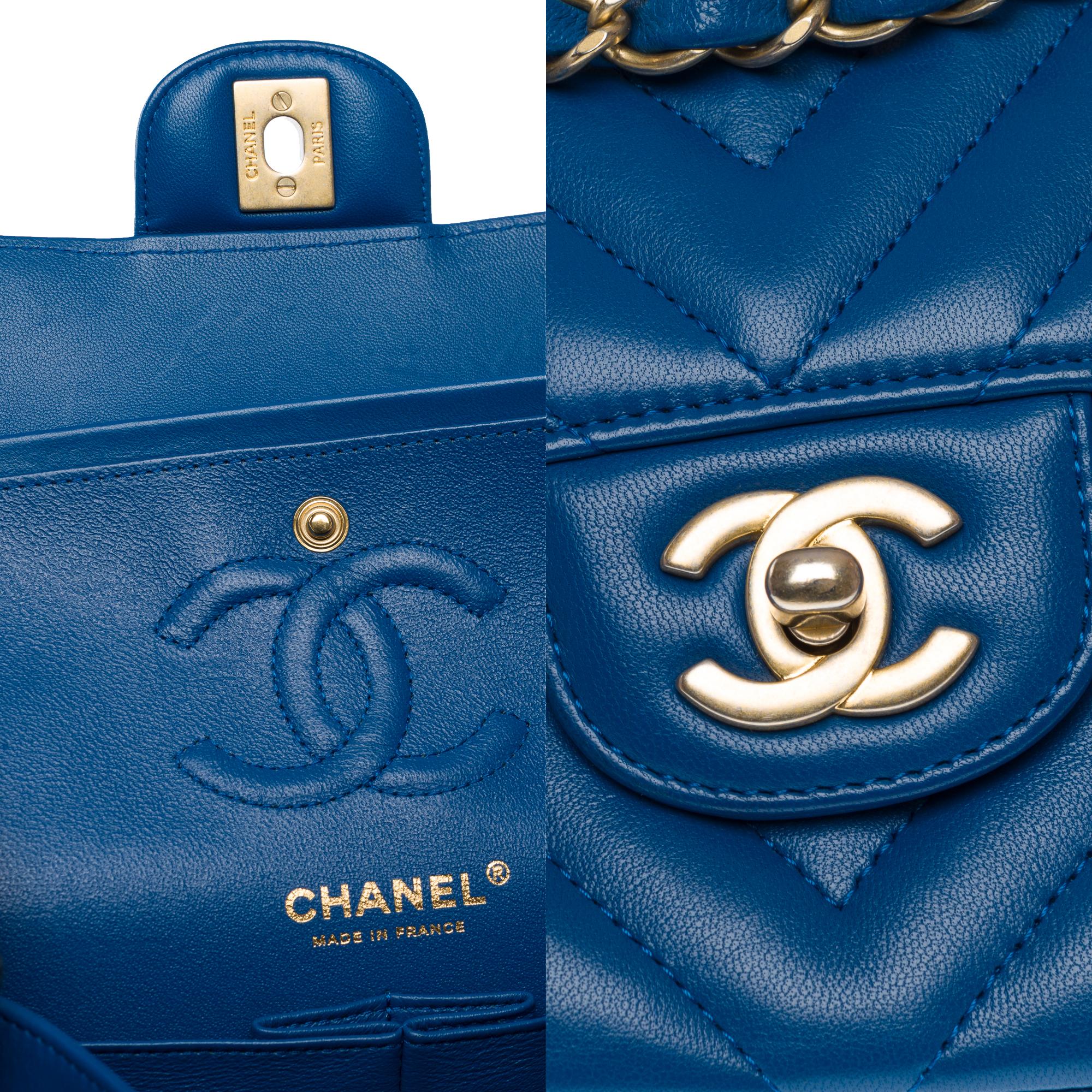 Rare Chanel Timeless 23 shoulder bag in blue chevrons quilted lambskin ...