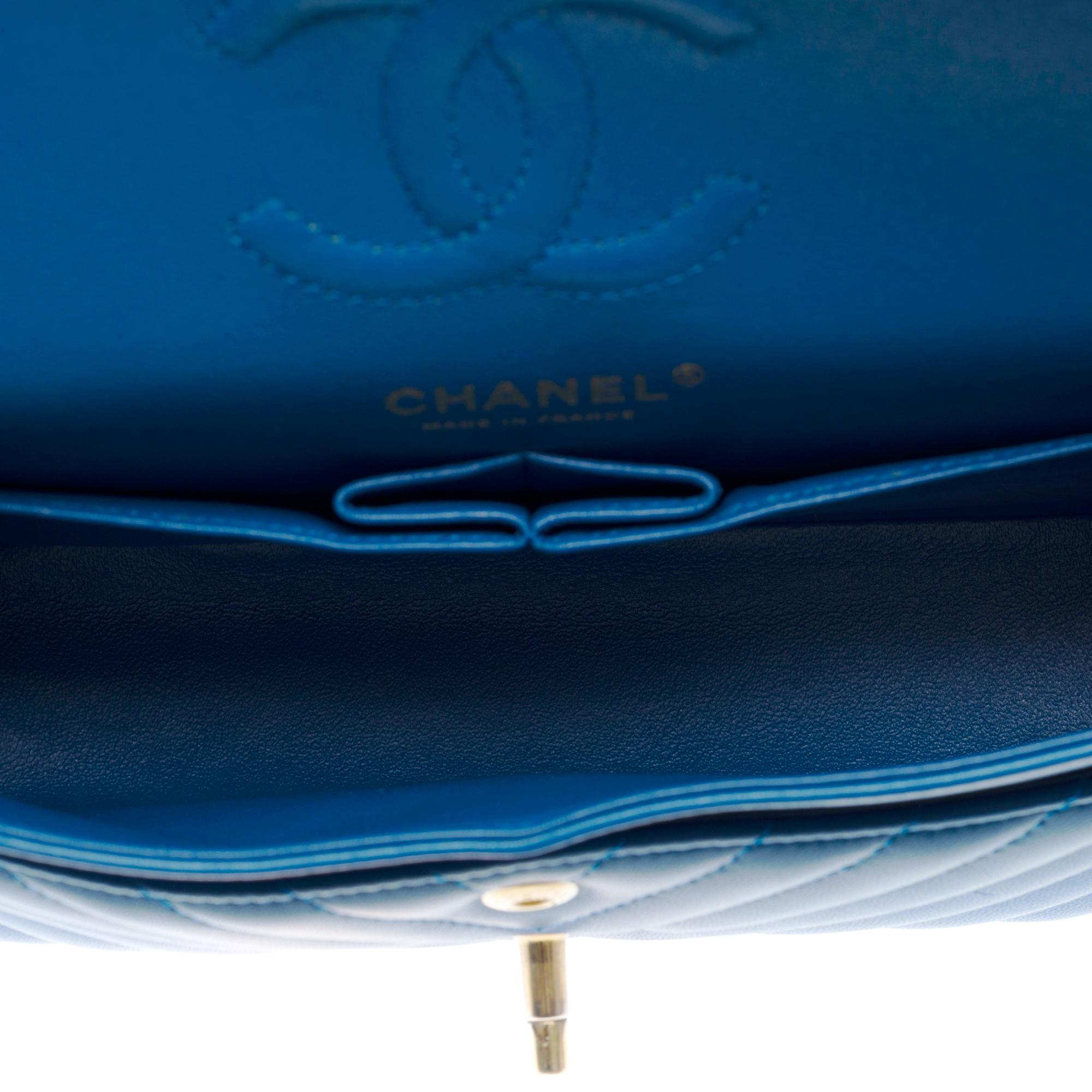 Rare Chanel Timeless 23 shoulder bag in blue chevrons quilted lambskin ...