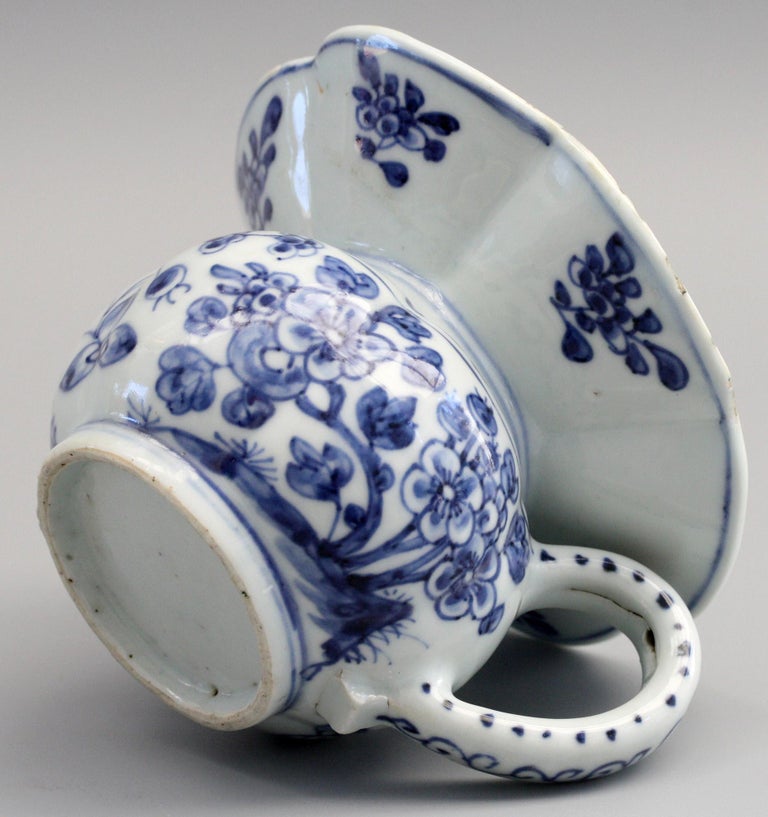 Rare Chinese Qianlong Blue and White Floral Painted Porcelain Spittoon ...