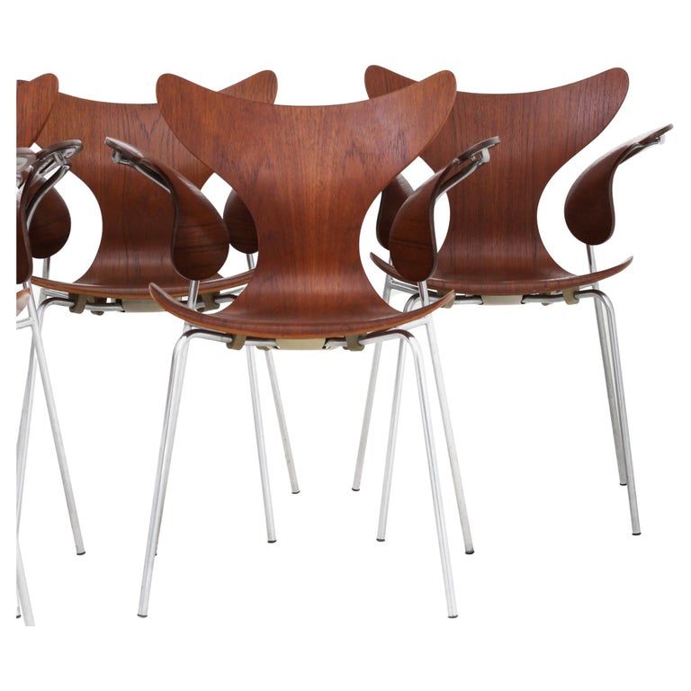 Rare large set of " Lily chairs " in teak by Arne Jacobsen For Sale at ...