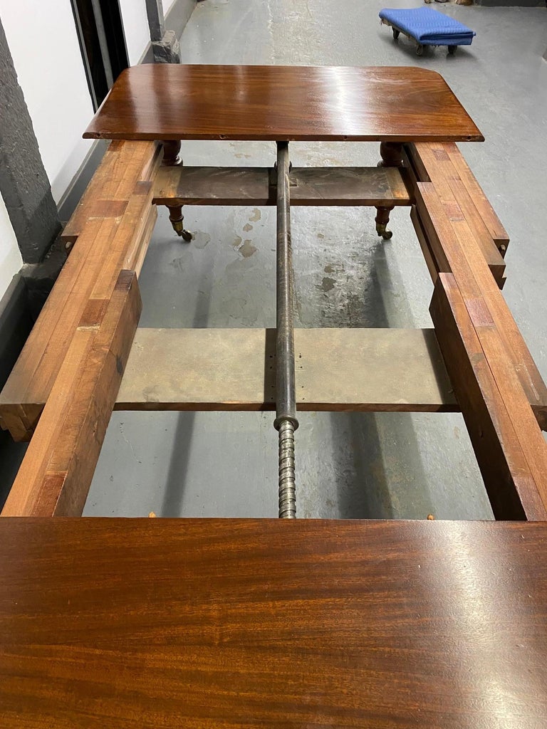 Rare Mahogany Samuel Hawkins Crank Dining Table For Sale at 1stDibs