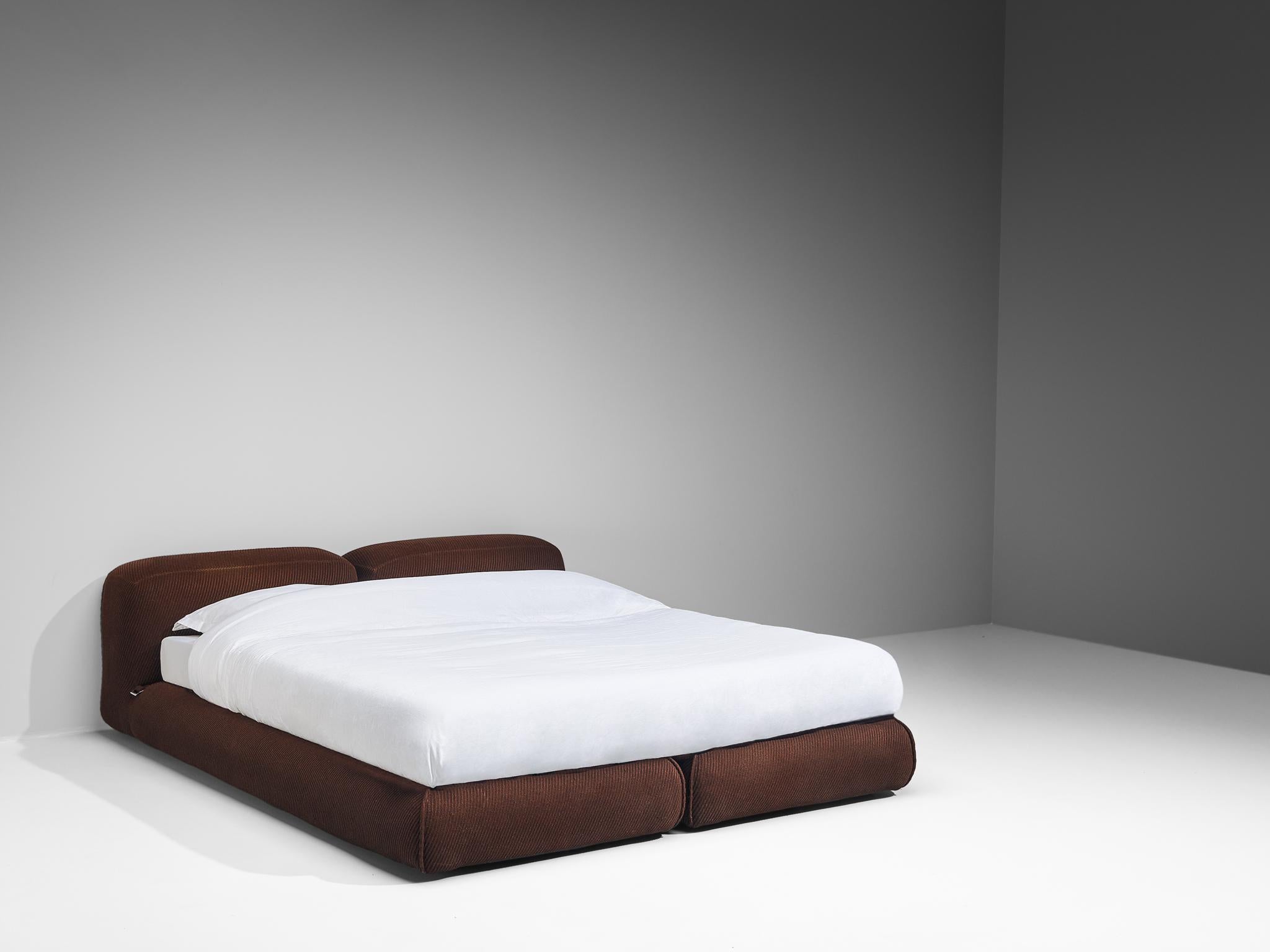 Rare Mario Bellini for Cassina 'Le Mura' King Bed in Brown Upholstery ...