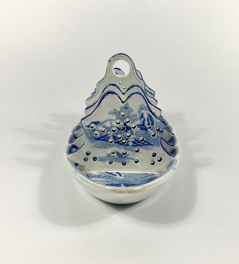 Rare Spode Pearlware Toast Rack, Willow Pattern, circa 1820 at 1stDibs