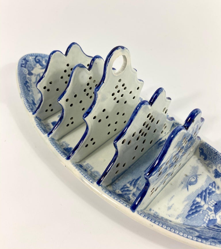 Rare Spode Pearlware Toast Rack, Willow Pattern, circa 1820 at 1stDibs