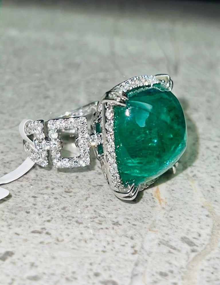 Rare Statement Sugarloaf Emerald 30.41 Carat and Diamond 2.21 Carat ...