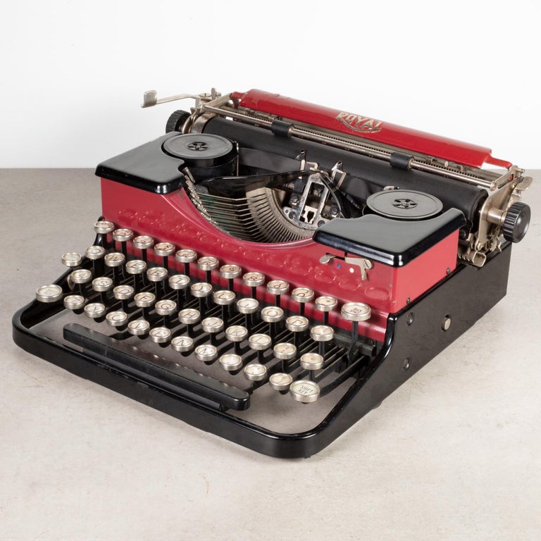 Rare Two Tone Royal "P" Portable Typewriter, c.1928 For Sale at 1stDibs