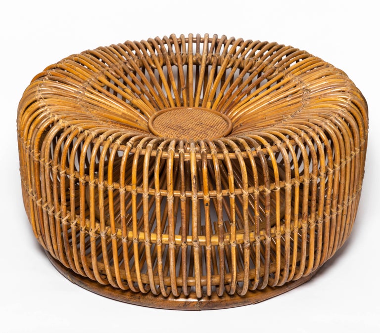 Pouf en rotin sur 1stDibs